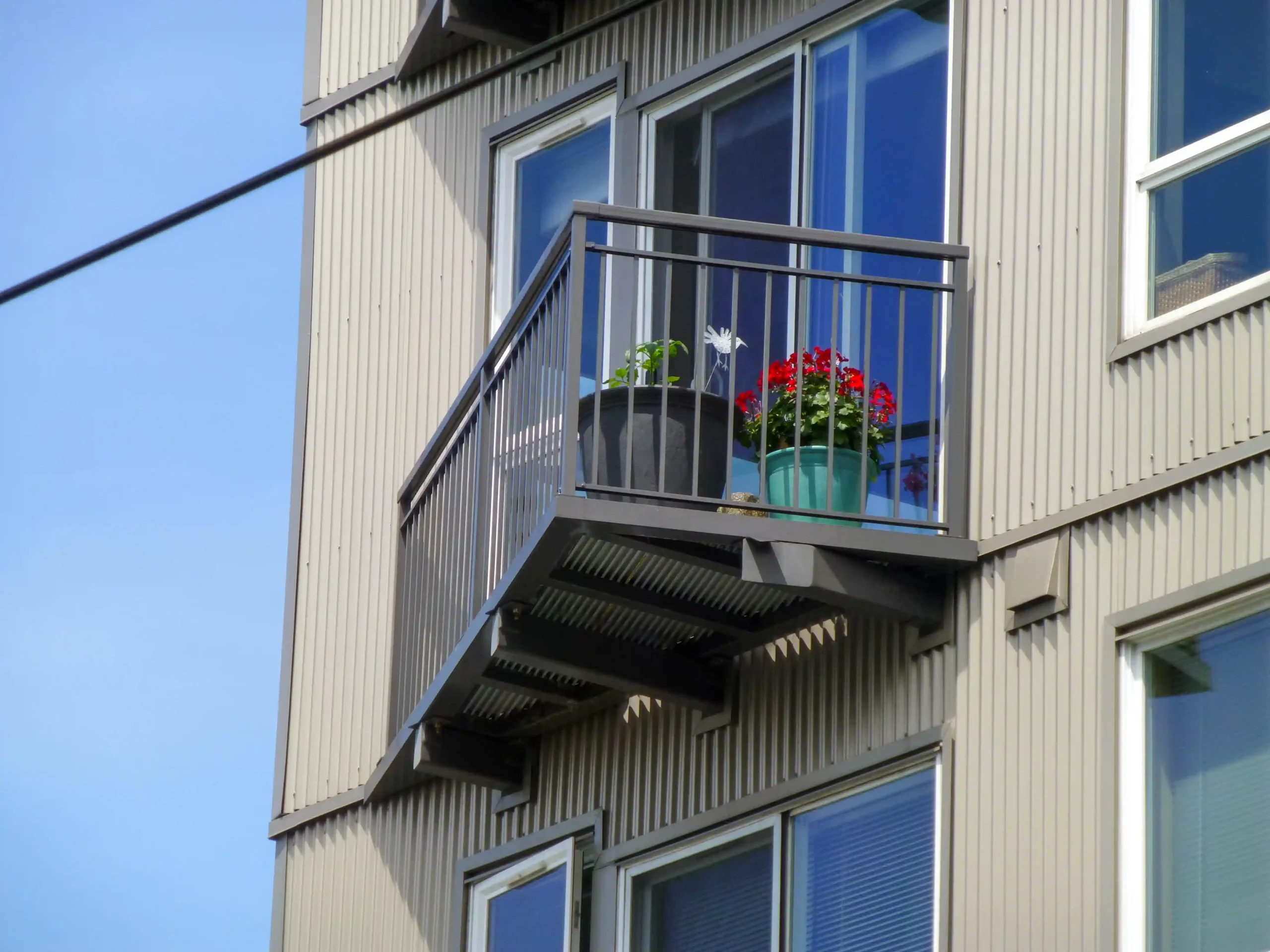 Aluminum Balconies - NNL Precision Railing